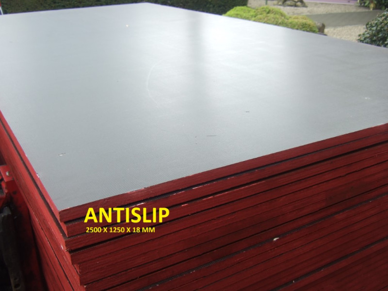 KBP-11466 Betonplex ANTISLIP 2500 x 1250 x 18 mm (rode rand) - Kelders ...
